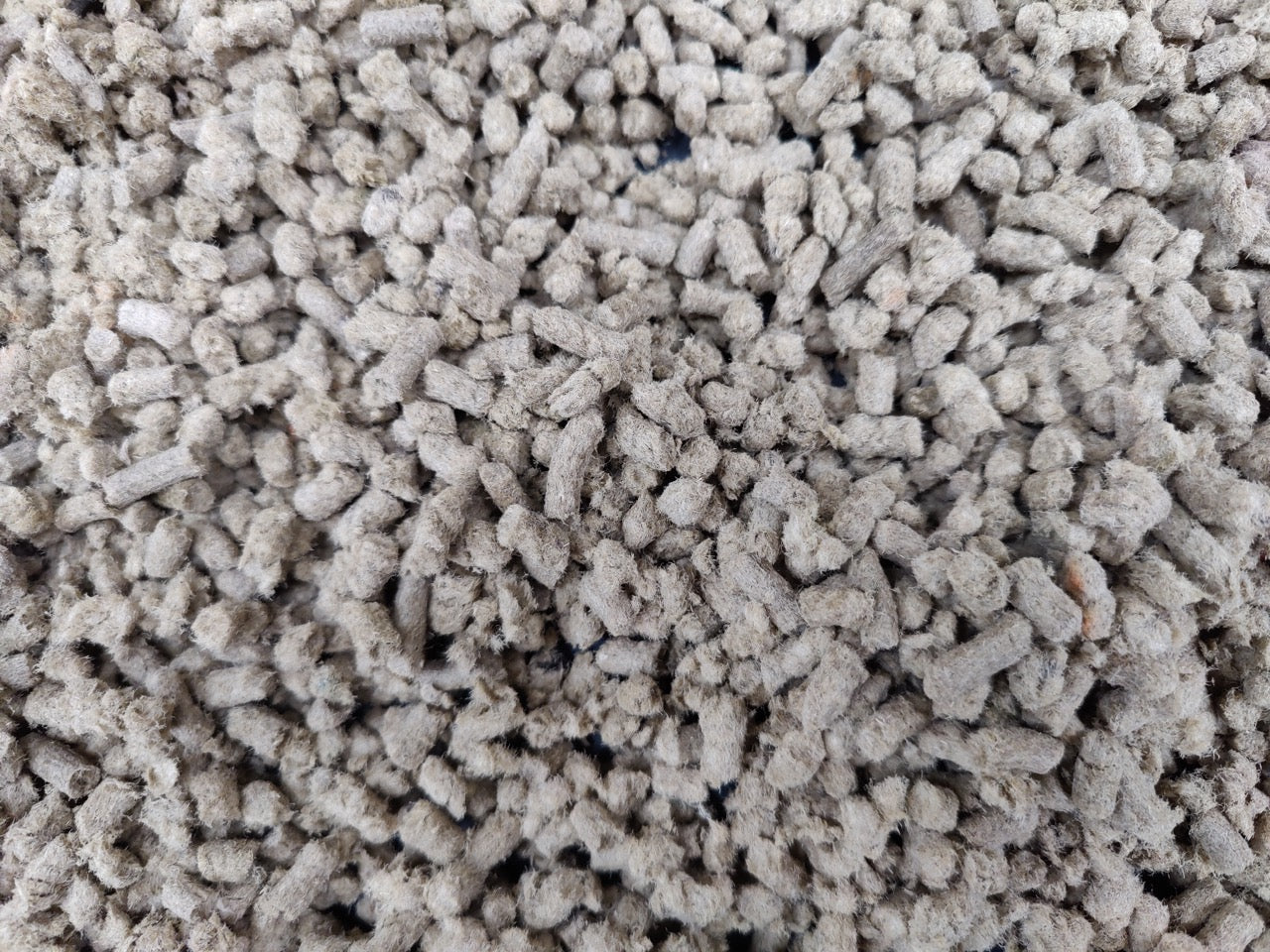 Garden Wool Pellets ~ 100% British Sheep Wool – Island Farm Shop